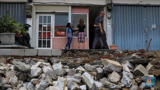 Puluhan Ruko di DKI 'Makan' Bahu Jalan, Dibongkar Paksa Puluhan Ruko di DKI 'Makan' Bahu Jalan, Dibongkar Paksa