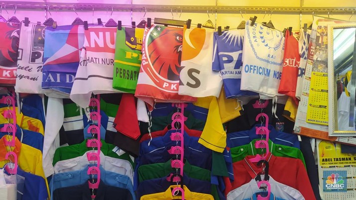 Pedagang Atribut Partai di Pasar Senen Menjerit, Kenapa?