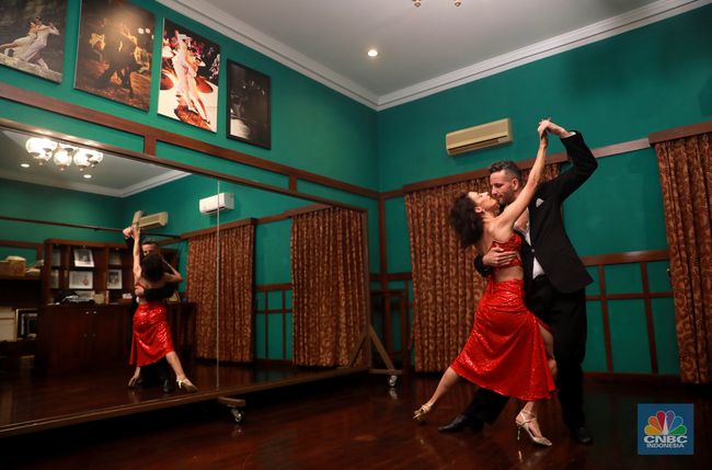 Aksi Gemulai Tari Tango Jelang Kompetisi Internasional Bali