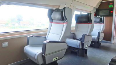 Penampakan Kursi Wah First Class Kereta Cepat Jakarta-Bandung - Foto 3