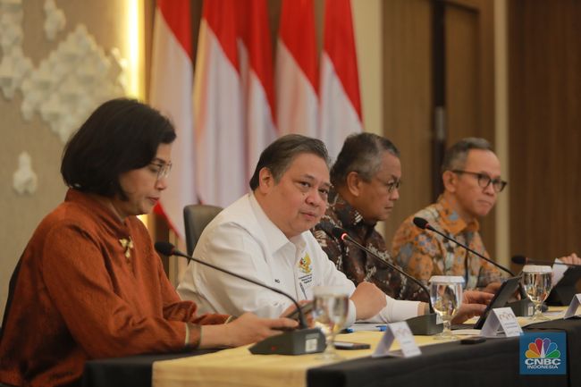 Airlangga, Sri Mulyani, BI & OJK Jelaskan Aturan DHE Terbaru