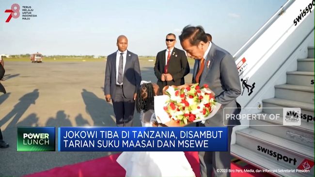 Tiba di Tanzania, Jokowi Disambut Tarian Suku Maasai & Msewe
