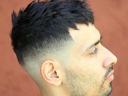 12 Potongan Rambut Ikal Pria yang Stylish dan Modern