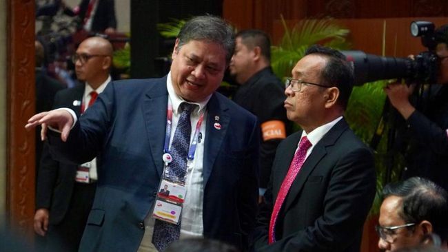 Airlangga Dampingi Jokowi Hadiri KTT G20 ke New Delhi Airlangga Dampingi Jokowi Hadiri KTT G20 ke New Delhi