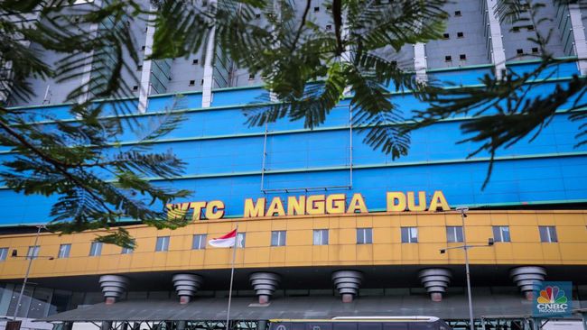 Wah! Lobi WTC Mangga Dua Disulap Jadi Lapangan Badminton