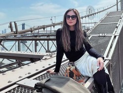 7 Foto Seksi Wulan Guritno Jadi Model Lingerie, Pamer Tubuh Langsing Bak ABG