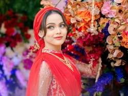 7 Gaya Anisha Rosnah Perdana Berhijab Setelah Dinikahi Pangeran Mateen