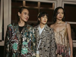 10 Model Kebaya Pemain Gadis Kretek, Dian Sastrowardoyo Hingga Sheila Dara