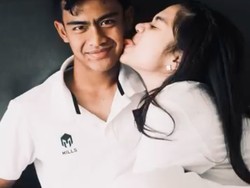 Gaya Couple Azizah Salsha & Pratama Arhan Rayakan Lebaran di Bangkok