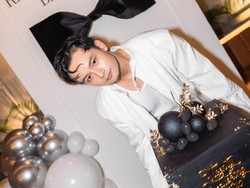 5 Foto Audrey Davis, Putri David Naif Jadi Sorotan dengan Tato di Pinggang