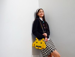 7 Gaya Naura Ayu Jadi 'Snow White' Sehari, Glamor Bergaun Merah