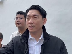 7 Foto Mesra Ifan Seventeen Bareng Istri, Kini Dipilih Jadi Dirut PFN