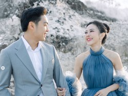 8 Foto Resepsi Pernikahan Jessica Jane & Erwin Phang, Mewah Dipenuhi Bunga