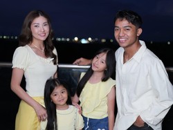 7 Foto Sarwendah dan Betrand Peto Pemotretan di Pantai Bali, Tampil Kompak