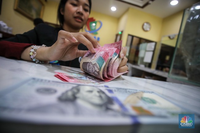 Rupiah Ditutup Menguat, Nilai Tukar Dolar AS Turun ke Rp16.510