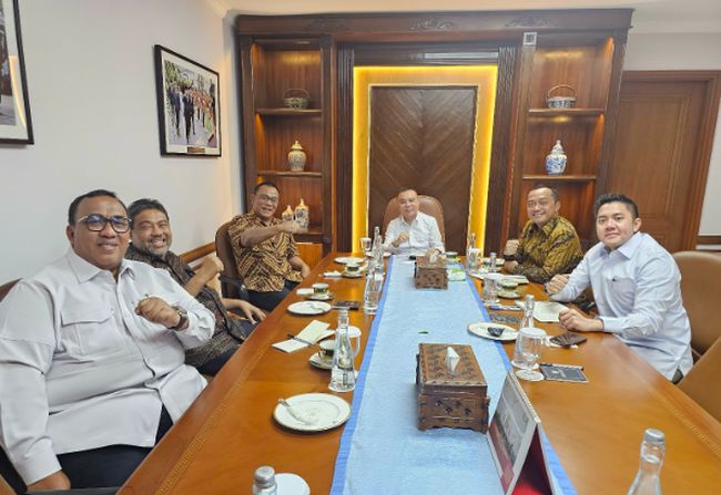 3 Bos Besar Buruh RI Bertemu Dasco-Mensesneg-Seskab Teddy, Ada Apa?