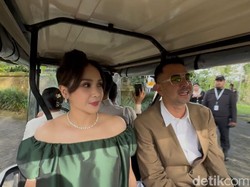 Gaya Nagita Slavina di Nikahan Luna Maya, Mak Comblang Pakai Tas Rp 104 Juta