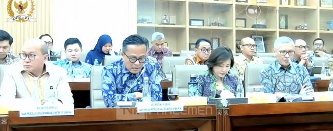 Lagi Rapat Bareng DPR, Bos Danantara Pamit Dipanggil Prabowo