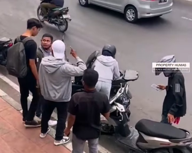 Jangan Panik! Ini Panduan Hukum Saat Didatangi Debt Collector