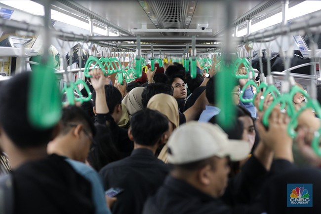 Anker KRL Green Line Ngeluh Berdesakan dan Nunggu Lama, KCI Buka Suara